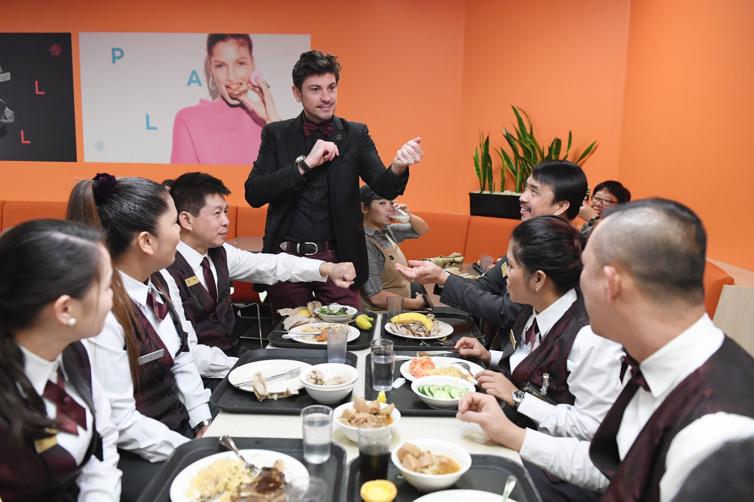 ROVING TABLE MAGIC IS COVID SAFE ! - ADAM MADA MAGICIAN